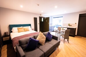 Apartamento Deluxe, casa de banho anexa, vista para o pátio (Deluxe Apartment) | Interior