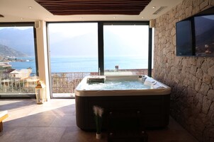 Banheira de hidromassagem interior