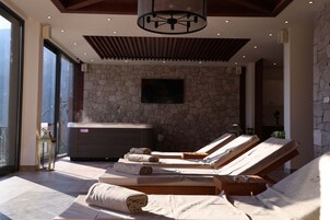 Banheira de hidromassagem interior