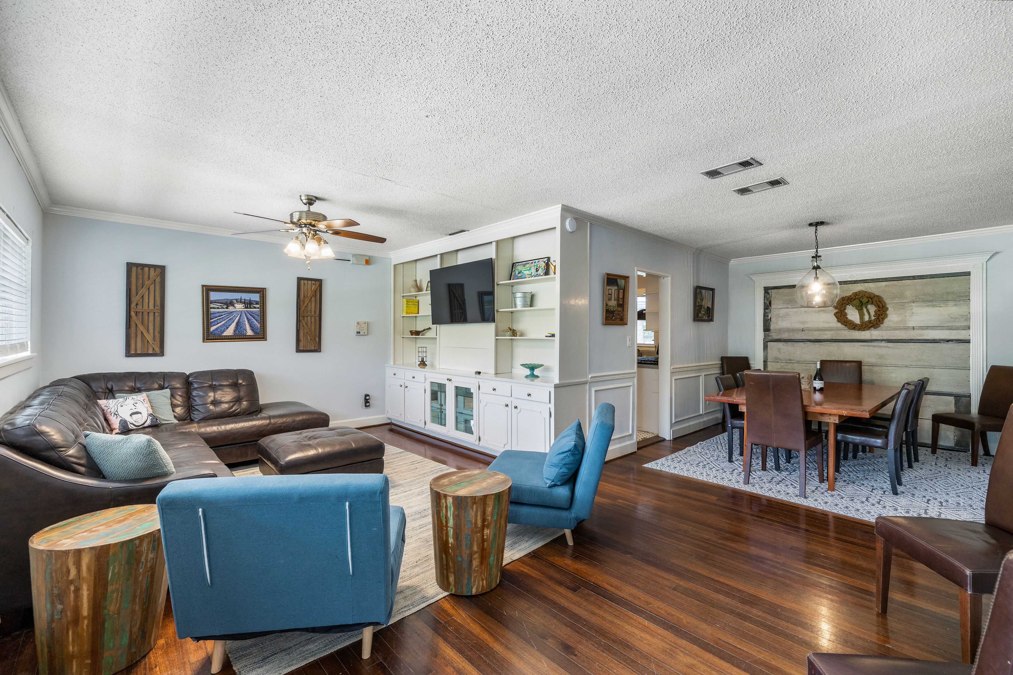 Entire Family Home With Projector & Pet-friendly - Sleeps 20 - Mobile, AL