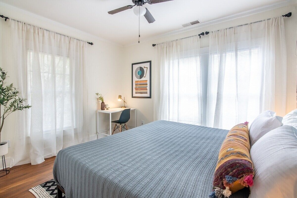 The Vinyl - Near Uab & Dt - Full Of Charm And Eclectic Decor W/ Front Porch And Fire Table - Birmingham, AL