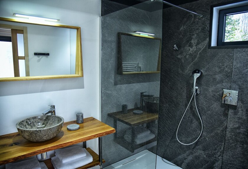 Hotel Lodges With Private Spa In The Volcans Of Auvergne - Cantal