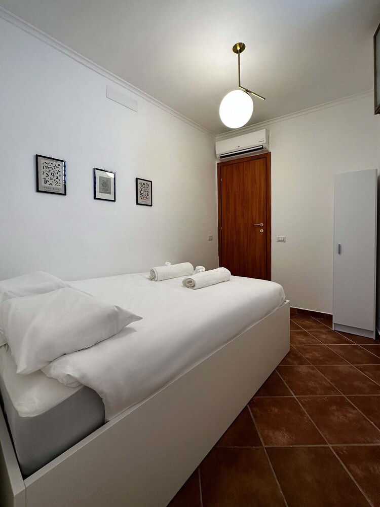 The Little House - Monti