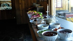 Café da manhã e jantar