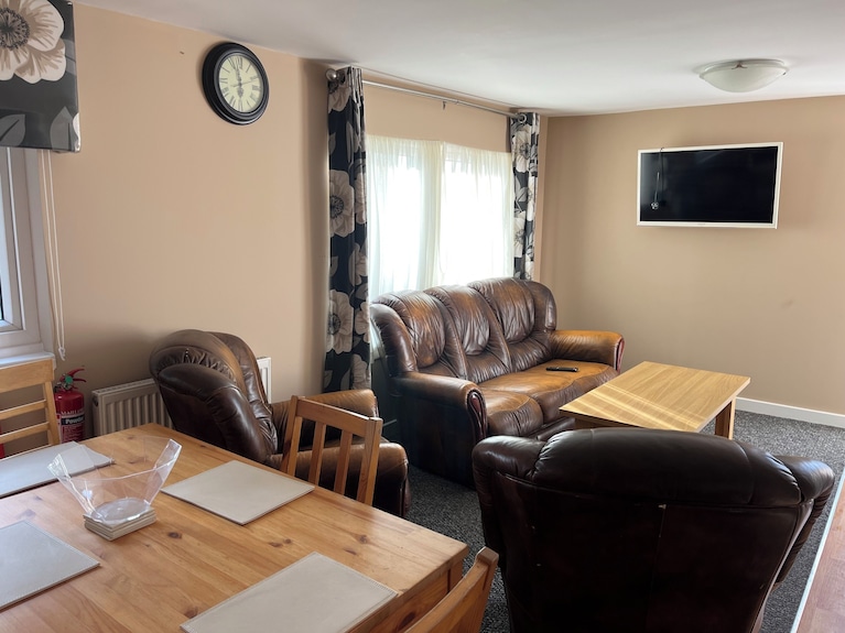Self-catering 3 Bedroom Chalet 5 Miles From Glasgow City Centre! -