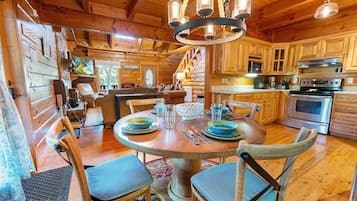 Cabine, 3 quartos | Restaurantes