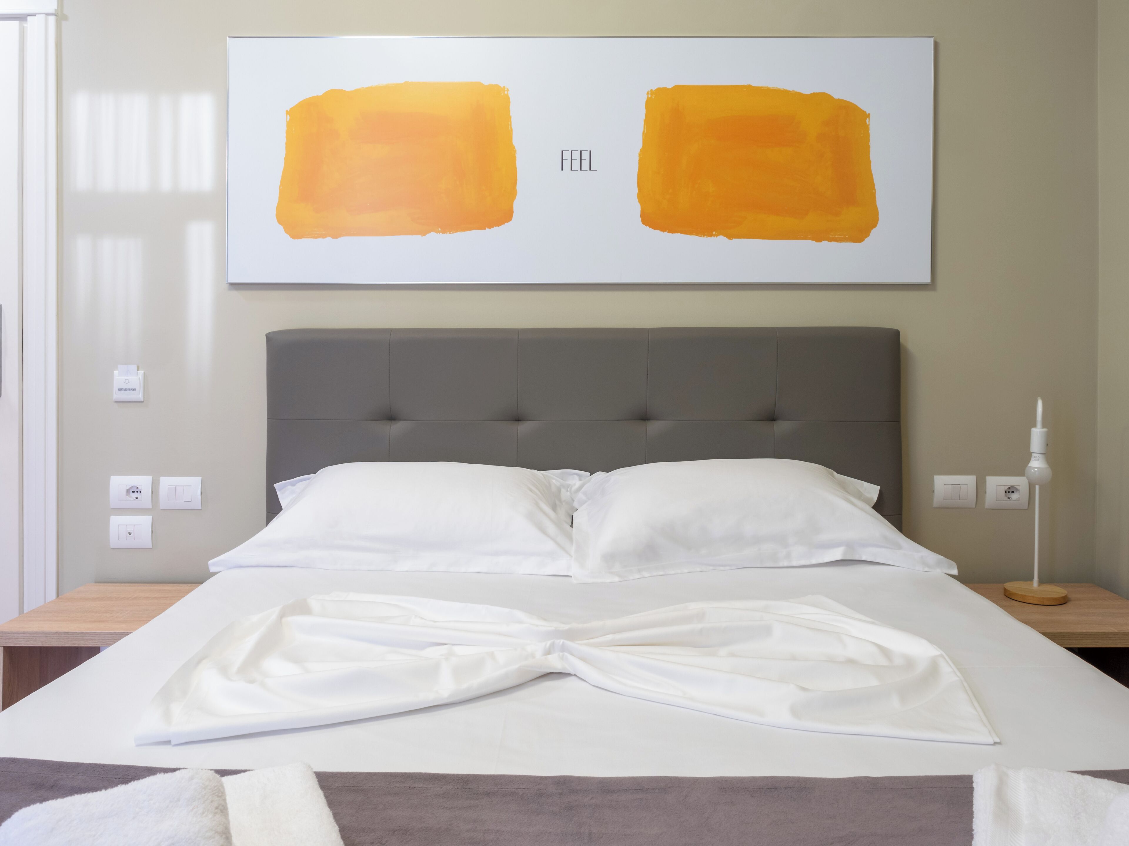 Quarto casal luxo | Roupas de cama antialérgicas, quartos à prova de som, Wi-Fi de cortesia