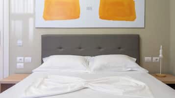 Quarto casal luxo | Roupas de cama antialérgicas, quartos à prova de som, Wi-Fi de cortesia