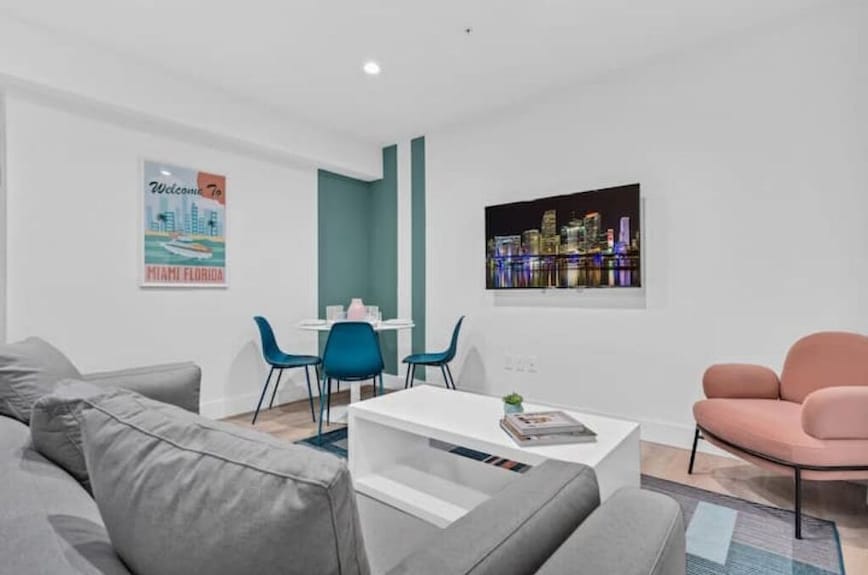 Laguna Suite Resort & Parking Passes Available - Miami Beach, FL