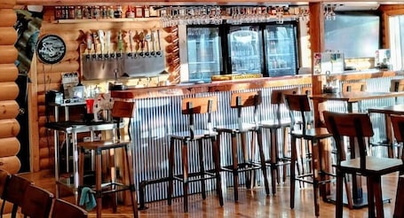 Restaurante. Anglers Riverfront Motel