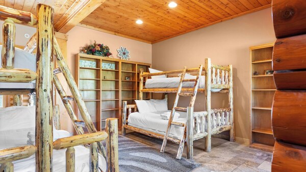 Eagle Ridge Retreat By Avantstay Gorgeous Big Bear Cabin W/ Views - Big Bear Lake, CA