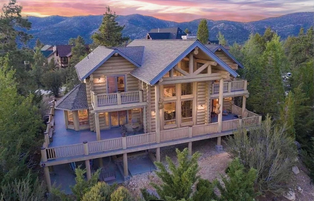 Hot Tub, Game Room, Large Deck W/ Incredible View Penticton Lodge By Avantstay - Big Bear, CA