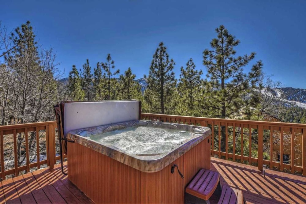 Views At Wolf Lodge By Avantstay Magnificent Views W/ Hot Tub, Sauna, Games - Forest Falls, CA