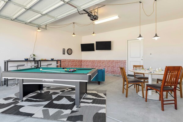 Desert Eden By Avantstay 6br W/ Ensuite Backyard Oasis W/ Pool & Hot Tub! - Coachella, CA