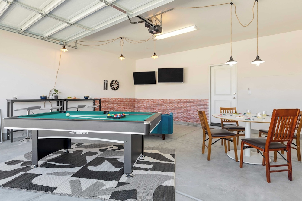 Desert Eden By Avantstay 6br W/ Ensuite Backyard Oasis W/ Pool & Hot Tub! - Joshua Tree National Park