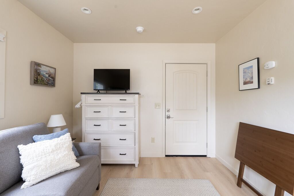 Snuggle Up - Pacific Grove Studio - Cozy Cottage - Pacific Grove, CA