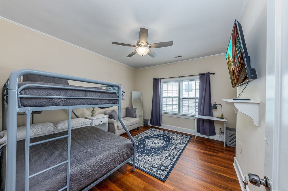 Amazing 3 Br House / Downtown New Bern / Sleeps 8 - New Bern, NC