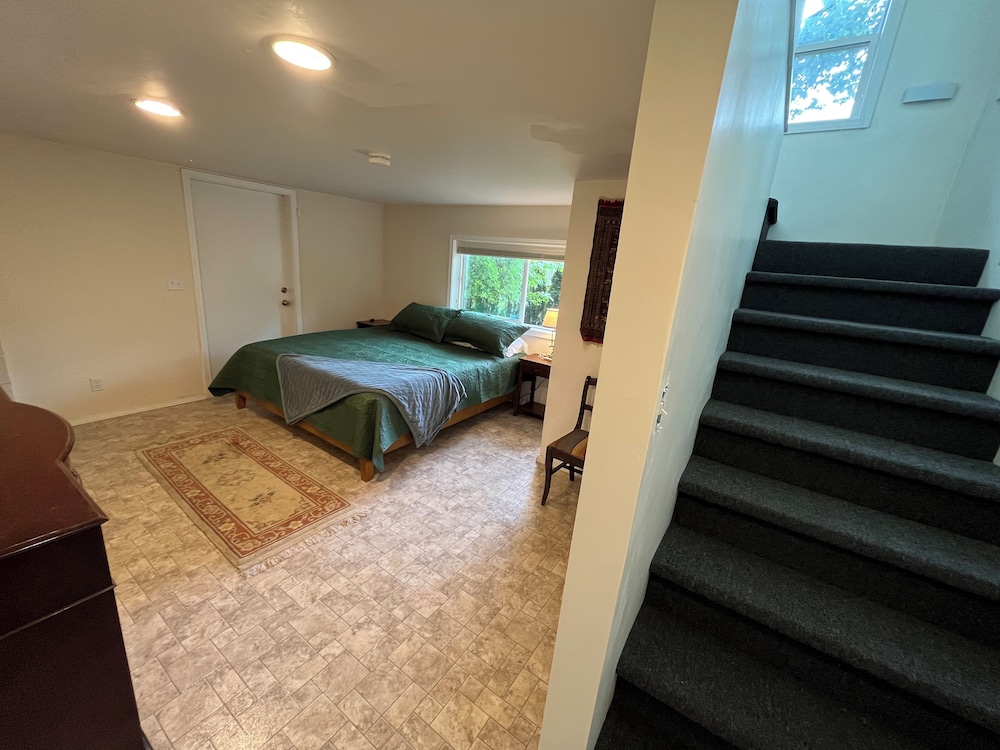 Private Bull Mountain Apartment - Tigard, OR