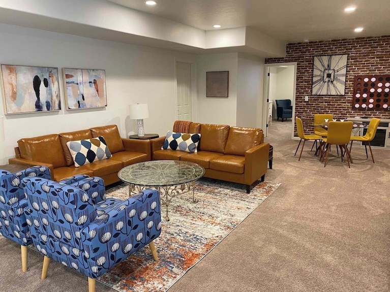 Chic Retreat: Your Cozy Getaway With Waffles Too! - 프로보