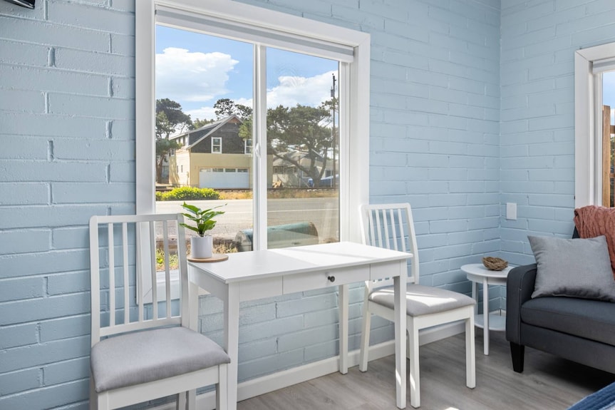 Incredible Central Rockaway Location, *Pet Friendly*, Patio, Walk To Beach And Downtown, Unit 1 - Oregon