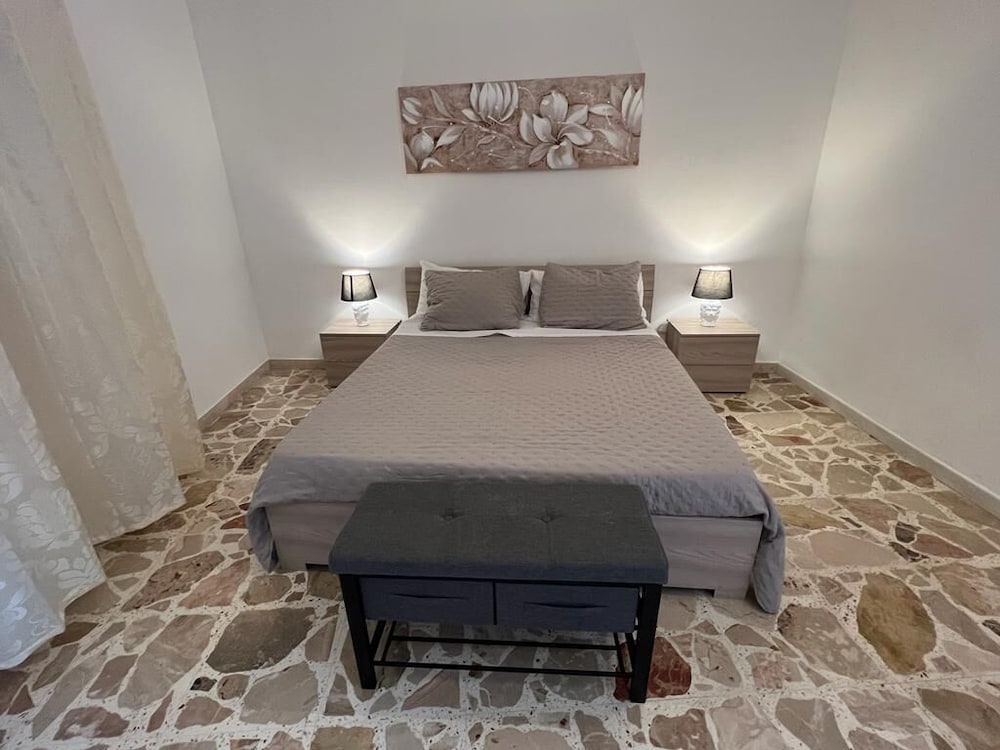 Rooms Within Walking Distance Of The Historic Center Of Noto - Avola