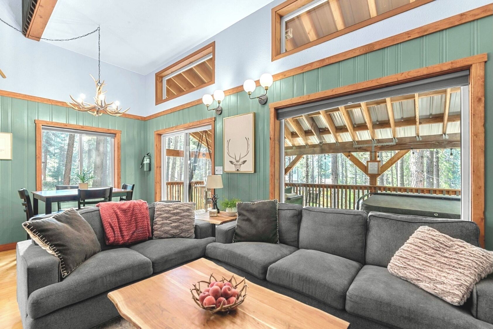 Newly Owned Cabin W/ Private Hot Tub, A/c & Covered Deck - Dog Friendly! - Lake Chelan, WA