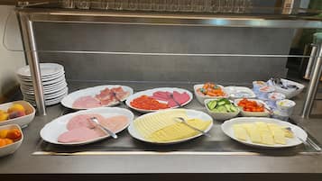 Pequeno-almoço tipo buffet diário incluído