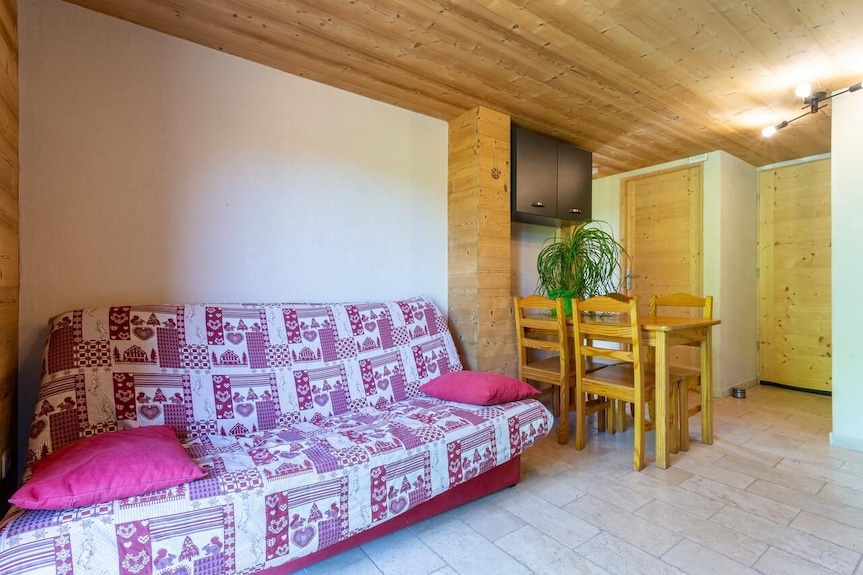 Eco-gite Dans Chalet Neuf Au Pied Des Montagnes - Hirmentaz