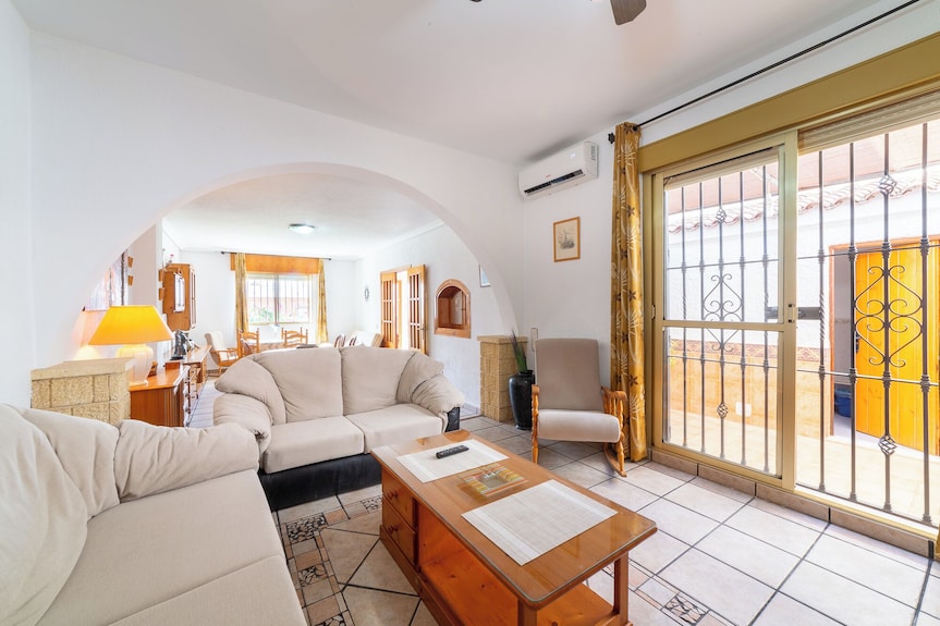 Casa Rural La Buganvilla: Vistas A La Montaña, Wi-fi Y Aire Acondicionado - Níjar