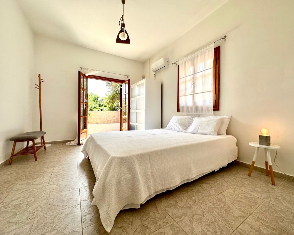 Modern Villa With Private Pool - 30' From The Athens International Airport - Milos