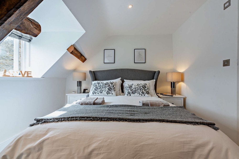 Dog Friendly Cottage With A Hot Tub - Vine Cottage - Chipping Norton