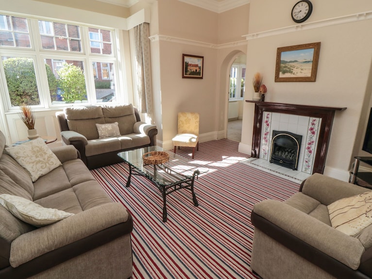 Lonsdale Villa, Pet Friendly, With Hot Tub In Scarborough - Yorkshire