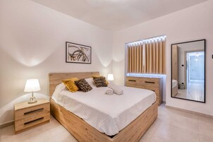 Apartamento básico, várias camas | 2 quartos, espaço de trabalho para notebook