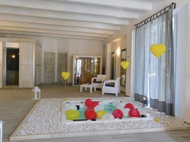 Sauna, banheira de hidromassagem 