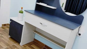 2 quartos, com decoração personalizada, com mobília individualizada