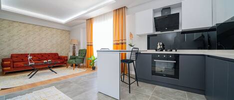 Um frigorífico, um forno, uma placa de cozinha