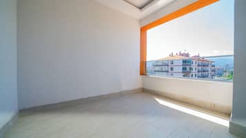 Apartamento conforto, 2 quartos | Terraço/pátio