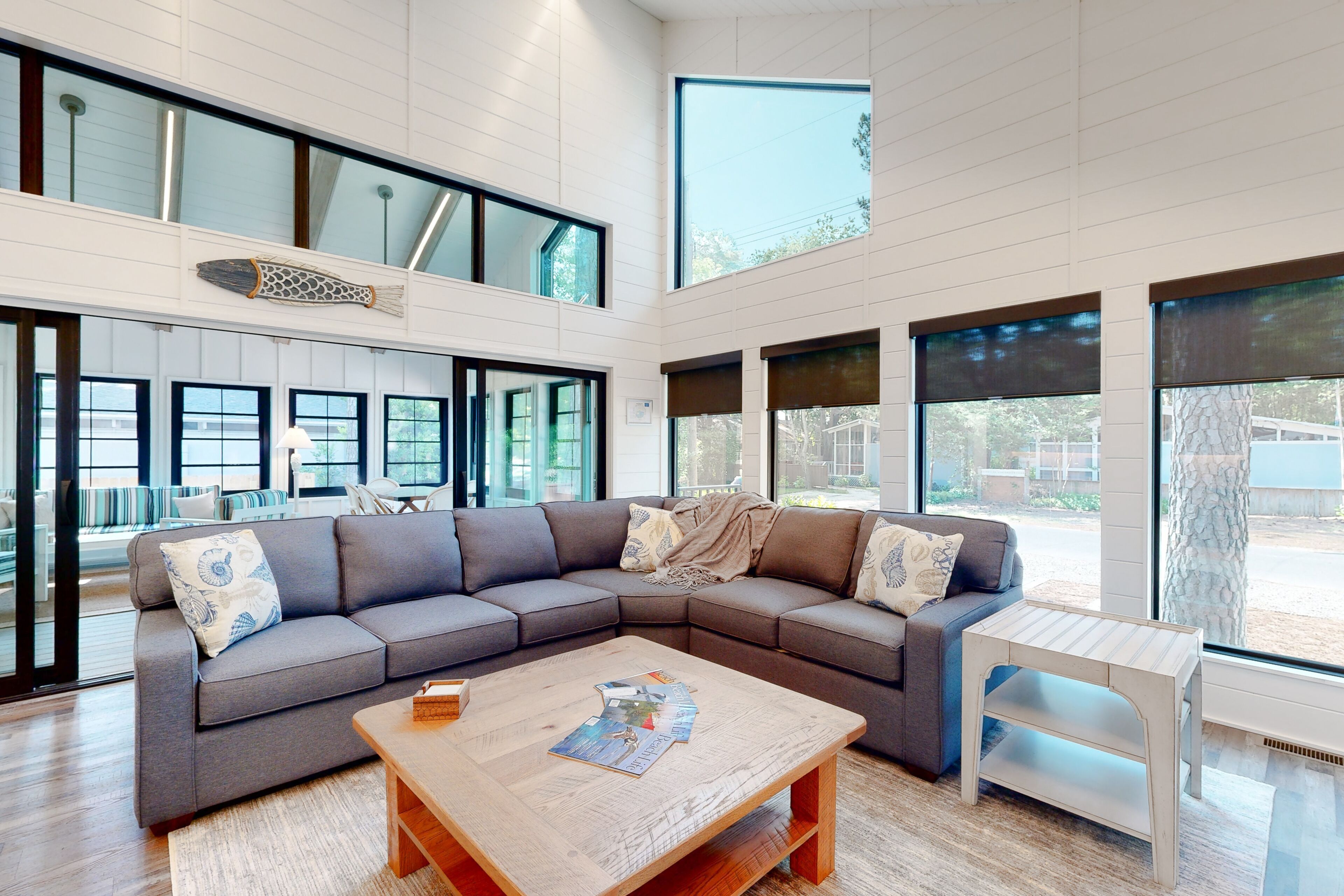 Town Of Dewey Beach Modern Home With Grill & Outdoor Showers - Prime Location - Dewey Beach, DE