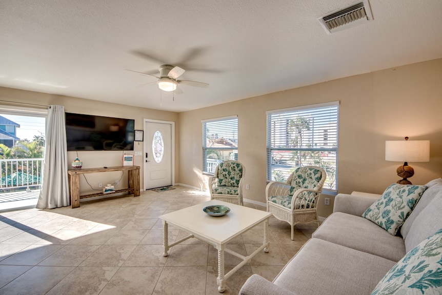 Sand Dollar #4: Upstairs Canalfront & Pet Friendly With Pool By The Beach! - Bonita Springs, FL