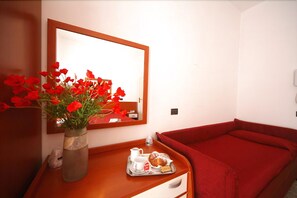 Cofre no quarto, secretária 