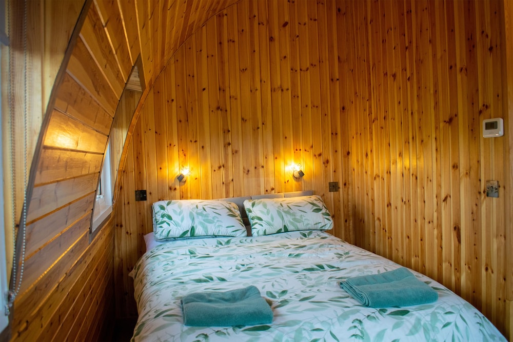 Stunning Pod 4 with Countryside view - Trowse Newton | Vrbo