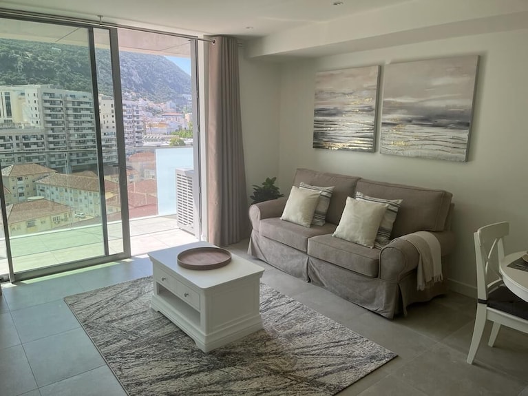 Eurocity Luxury Apartment - Gibraltar