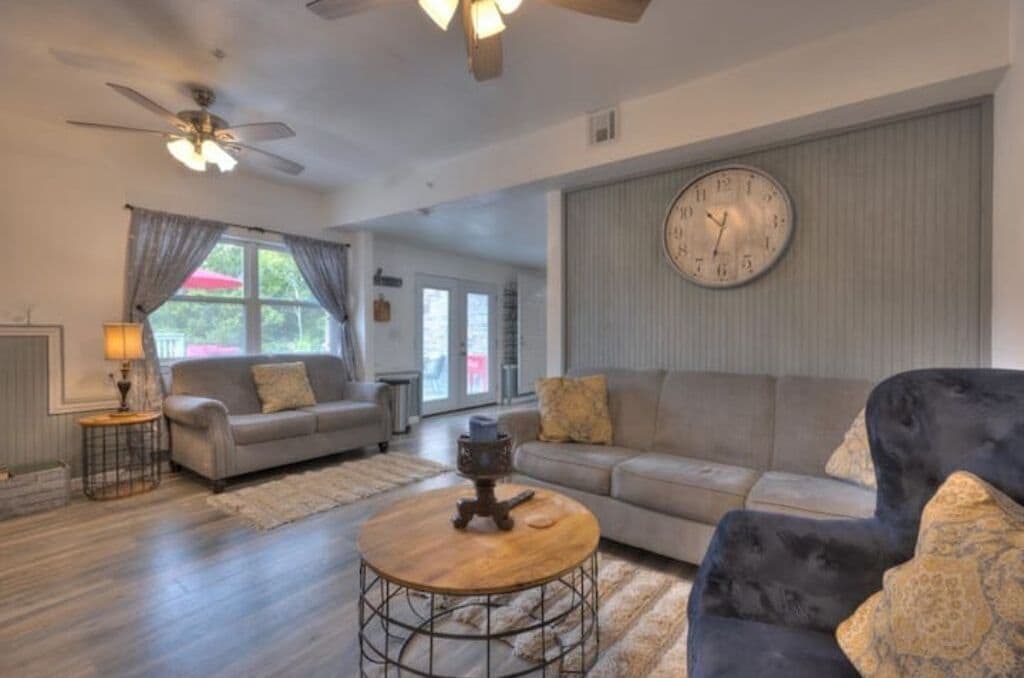 On 16acres:firepit Mountainview Trampoline 3decks Game Rm 10 Min From Everything - Branson, MO