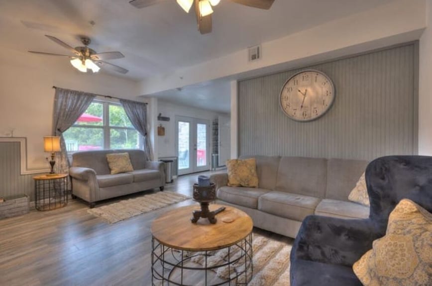 On 16acres:firepit Mountainview Trampoline 3decks Game Rm 10 Min From Everything - Branson, MO