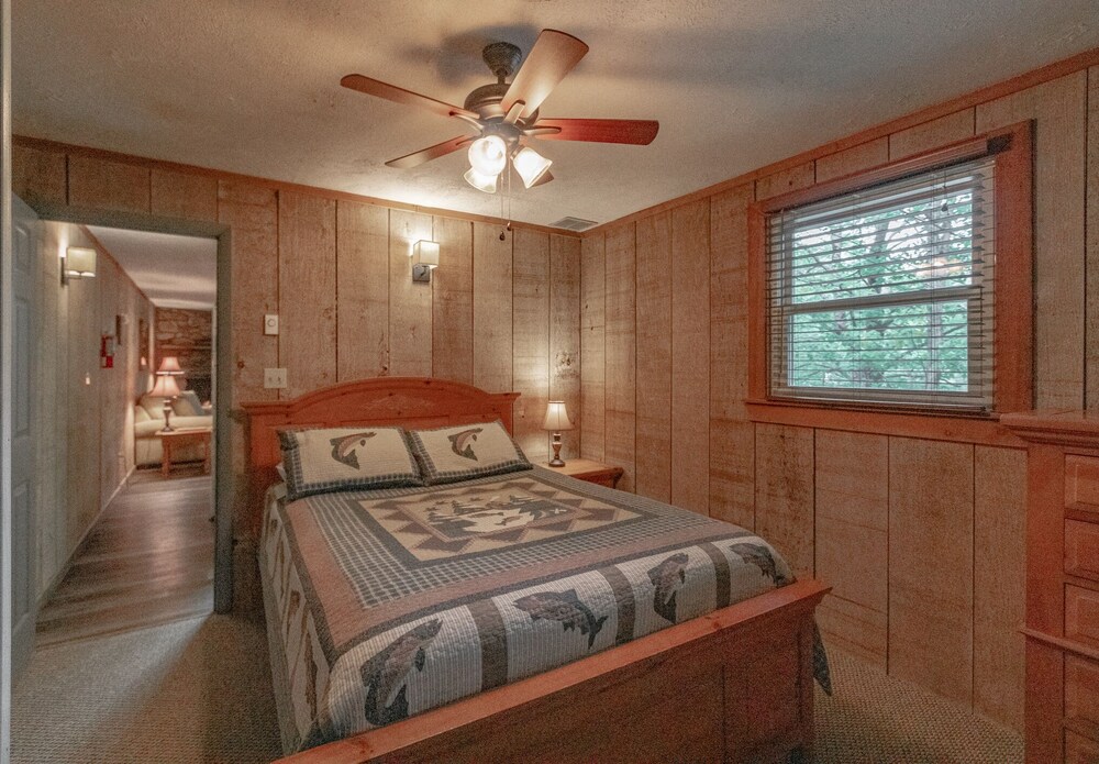 Cozy Cabin #23 - Sleeps 4 - Full Kitchen + Fireplace - Between Boone & Blowing Rock Nc - Blowing Rock, NC