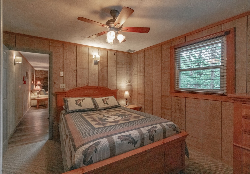 Cozy Cabin #30 - Sleeps 4 - Full Kitchen + Fireplace - Between Boone & Blowing Rock Nc - Blowing Rock, NC
