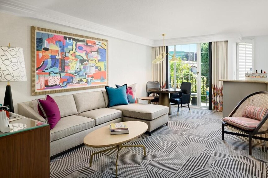 Explore The Famous Sunset Strip! Spacious Suite With Balcony & Kitchenette! Pool - West Hollywood