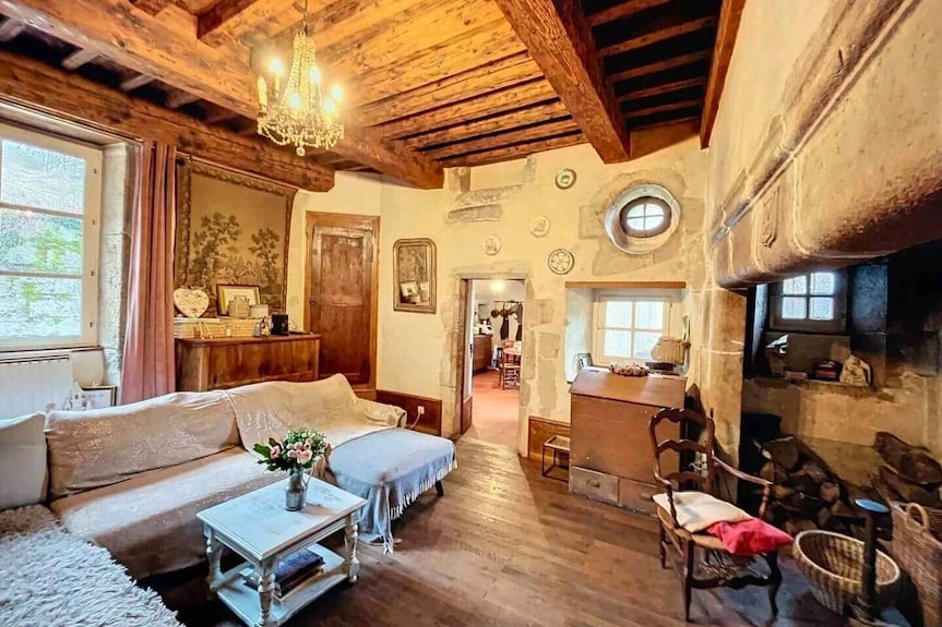 Château De Montanges Domaine Du Très-haut, Piscine Et Spa, Mariages/séminaires - Confort