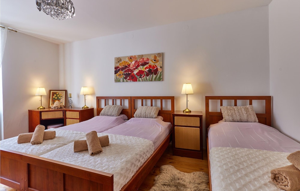 Awesome Home In Daruvar With Jacuzzi - Daruvár