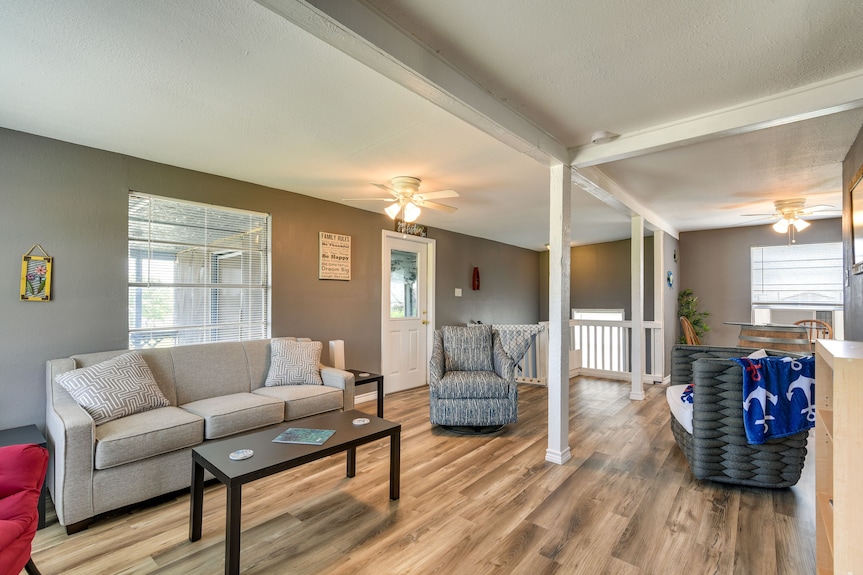 Deck & Fenced-in Yard: Texas Escape! - Lake Jackson, TX